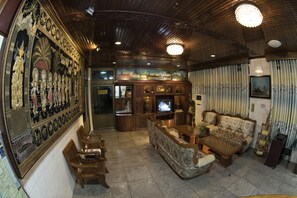 Área de estar no saguão