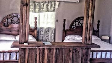 Bangalô superior, 1 quarto, para não fumantes, no pátio | Roupas de cama premium, escrivaninha, Wi-Fi de cortesia