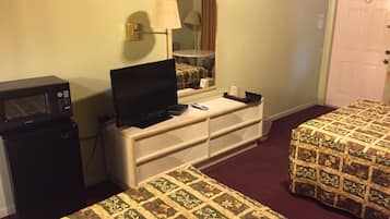Quarto casal, 2 camas de casal, para não fumantes | Wi-Fi de cortesia, roupa de cama