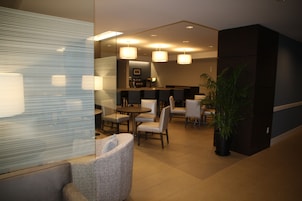 Café da manhã para viagem grátis todos os dias