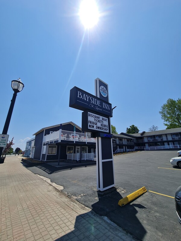 Bayside Inn - St. Ignace, MI