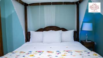 Quarto Individual Básico, 1 cama queen-size, sem janelas | Ferro/tábua de engomar, Wi-fi grátis, roupa de cama fornecida