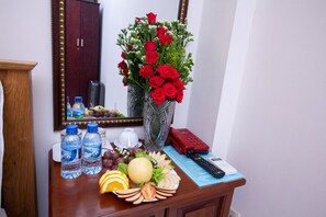 Quarto Duplo ou Twin Standard | Minibar, cofre no quarto, secretária, Wi-fi grátis