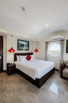 Penthouse, Vista para a cidade | Minibar, cofre no quarto, secretária, cortinas/cortinados opacos 
