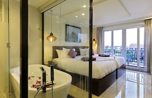 Quarto casal ou duplo luxo, vista para o rio | Frigobar, cofres nos quartos, escrivaninha, cortinas blackout