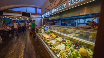 Café da manhã e jantar