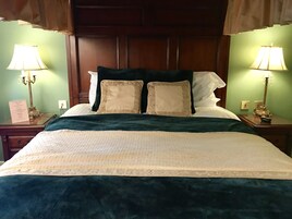Quarto casal, 1 cama King (Four Poster) | Escrivaninha, ferros/tábuas de passar roupa, Wi-Fi de cortesia