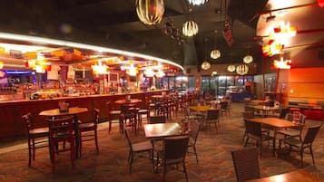 2 bares/lounges