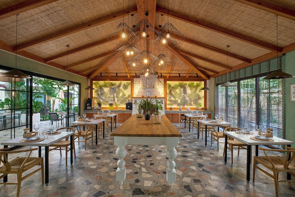 Café da manhã, almoço e jantar; culinária mediterrânea