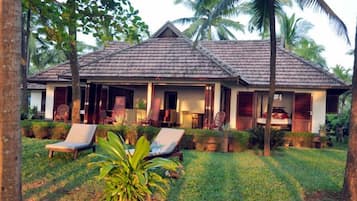 Casa de campo família, 2 quartos, vista para o mar ( Sea View Executive Family Cottage) | Área de estar | TV, filmes pagos