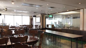 Café da manhã com buffet todos os dias mediante uma taxa