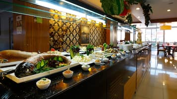 2 restaurantes: opção de café da manhã, almoço e jantar