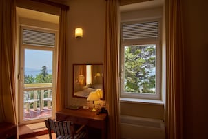 Quarto casal | Frigobar, cofres nos quartos, escrivaninha, Wi-Fi de cortesia