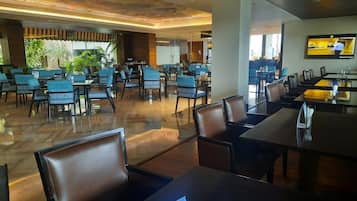 Pequeno-almoço tipo buffet diário (500 INR por pessoa)