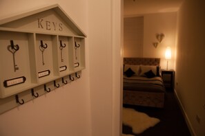Apartamento, 1 quarto, cozinha | 1 quarto, roupa de alta qualidade, secretária, quartos insonorizados 