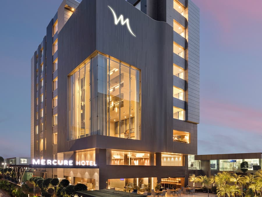 Fachada do alojamento (tarde/noite)