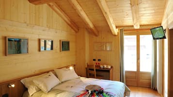 Quarto Superior, 1 quarto, varanda, vista para a montanha | Roupa de alta qualidade, com decoração personalizada