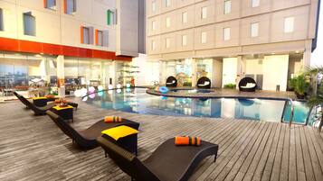 2 piscinas exteriores