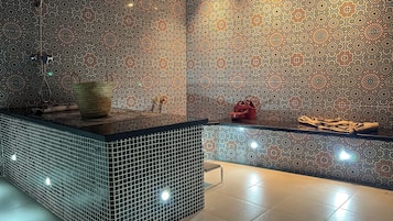 Sala(s) para tratamentos a casais, sauna, banheira de hidromassagem