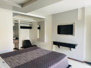 Quarto Júnior | Secretária, Wi-fi grátis, roupa de cama fornecida 