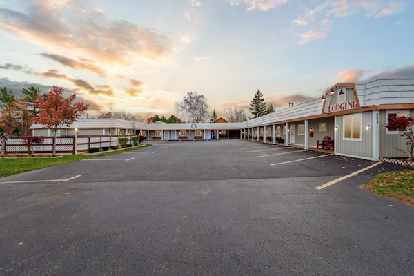 Vindel Motel - St. Ignace, MI