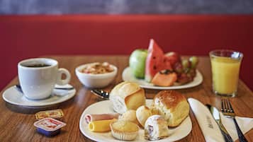 Café da manhã com buffet todos os dias mediante uma taxa