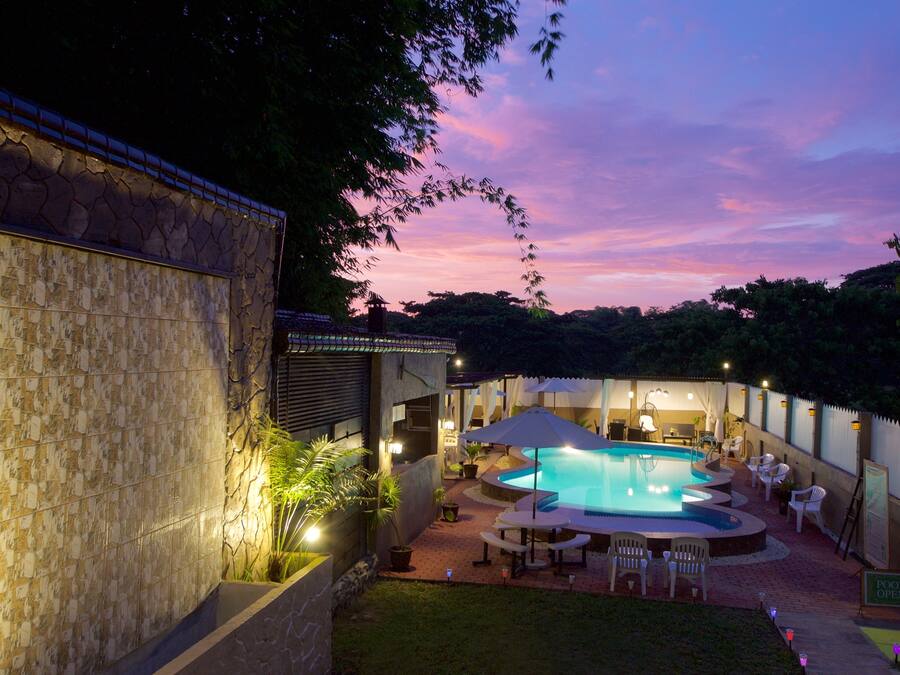 Piscina exterior, toldos gratuitos, espreguiçadeiras