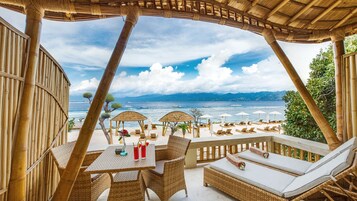 Ocean View Room | Varanda