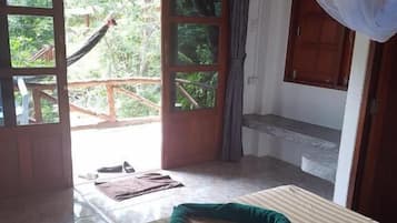 Wi-fi grátis, roupa de cama fornecida