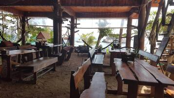 Café da manhã, almoço e jantar; culinária tailandesa