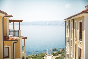 Apartamento Standard, 3 quartos, acesso à piscina, vista parcial para o mar | Vista do quarto