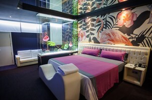 Suite, banheira de hidromassagem | Roupa de alta qualidade, camas de colchão viscoelástico, Wi-fi grátis