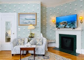 Quarto, 1 cama King (The C.B Chappell-On 2nd floor) | Comodidades do quarto