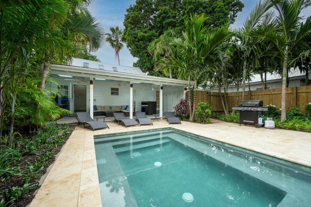 Coconut Palm By Brightwild Island Home W Pool - Key West, FL