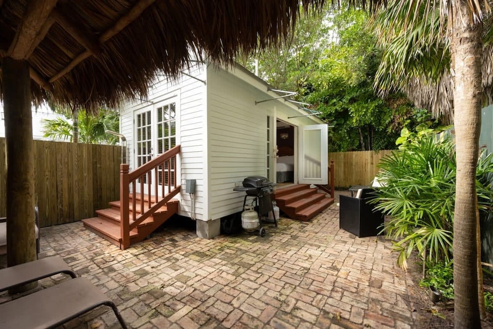Southern Palms By Brightwild Pool Parking - Key West, FL