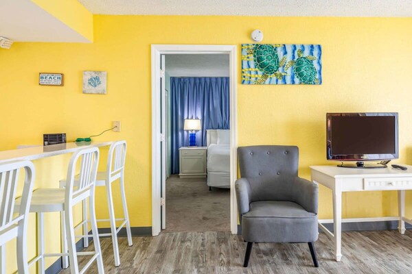 Tortuga Suite Sparkling Pool Hot Tub - Key West