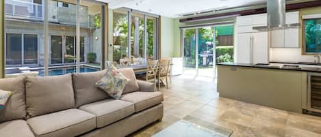 Casa | 4 quartos, acesso à internet de alta velocidade