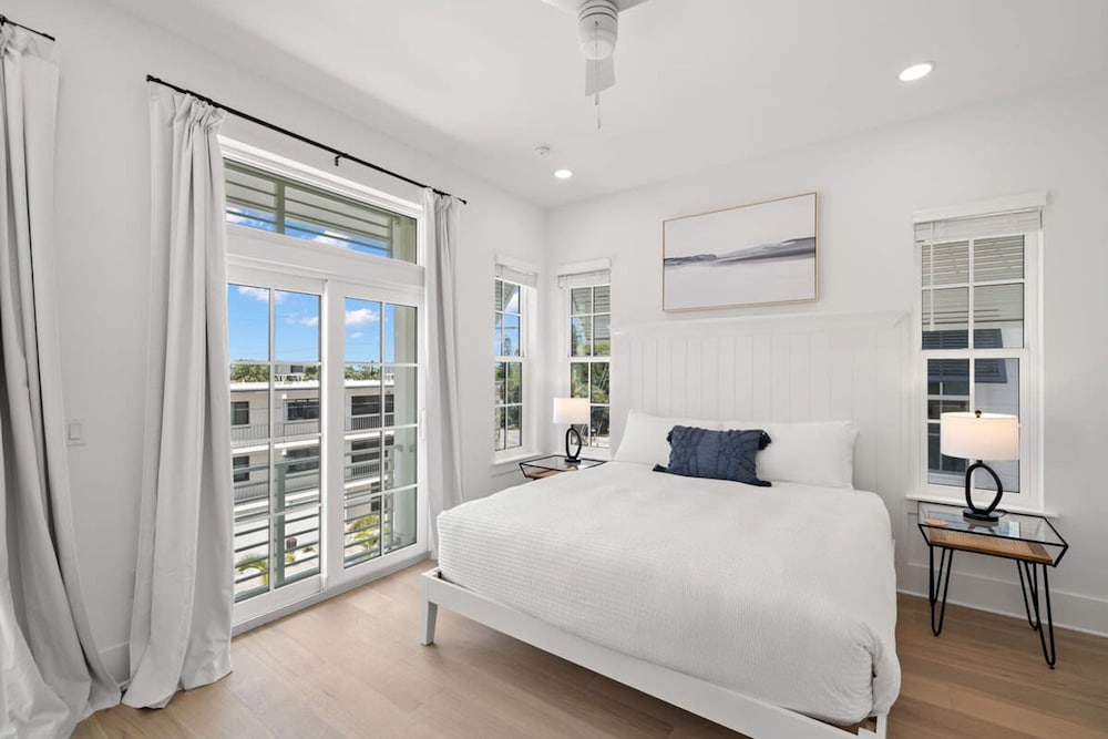 Pearl House At The Gemma - Dunedin, FL