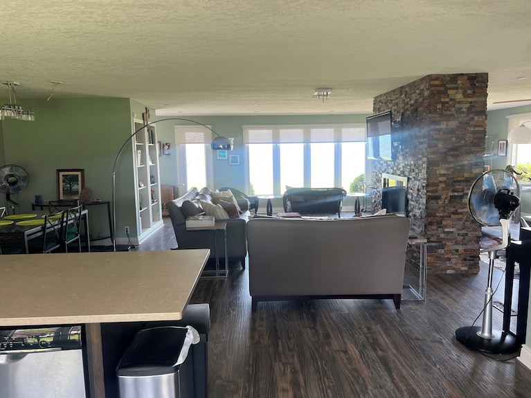 Winter Rental; Birders' Joy ; Lake Erie Beach Front; Walkers Beach; 3 Br/2 Bath\n - Ontario