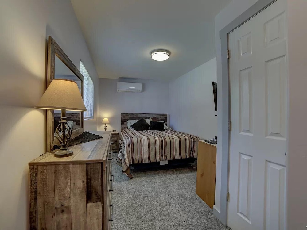 Cozy Apartment In Charming Moab Downtown With Kitchen And Great Fruit Backyard, - Moab, UT