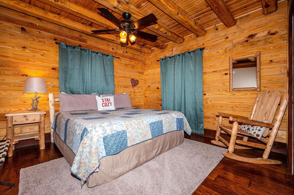 3 Irish Sons, 4BR, 3 BA Log Cabin in the woods. - Brown County | Vrbo