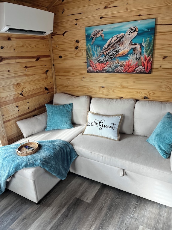 Cozy Cabins-pet Friendly, Newly Renovated, Wifi, Kitchen, 2 Bedroom - Florida