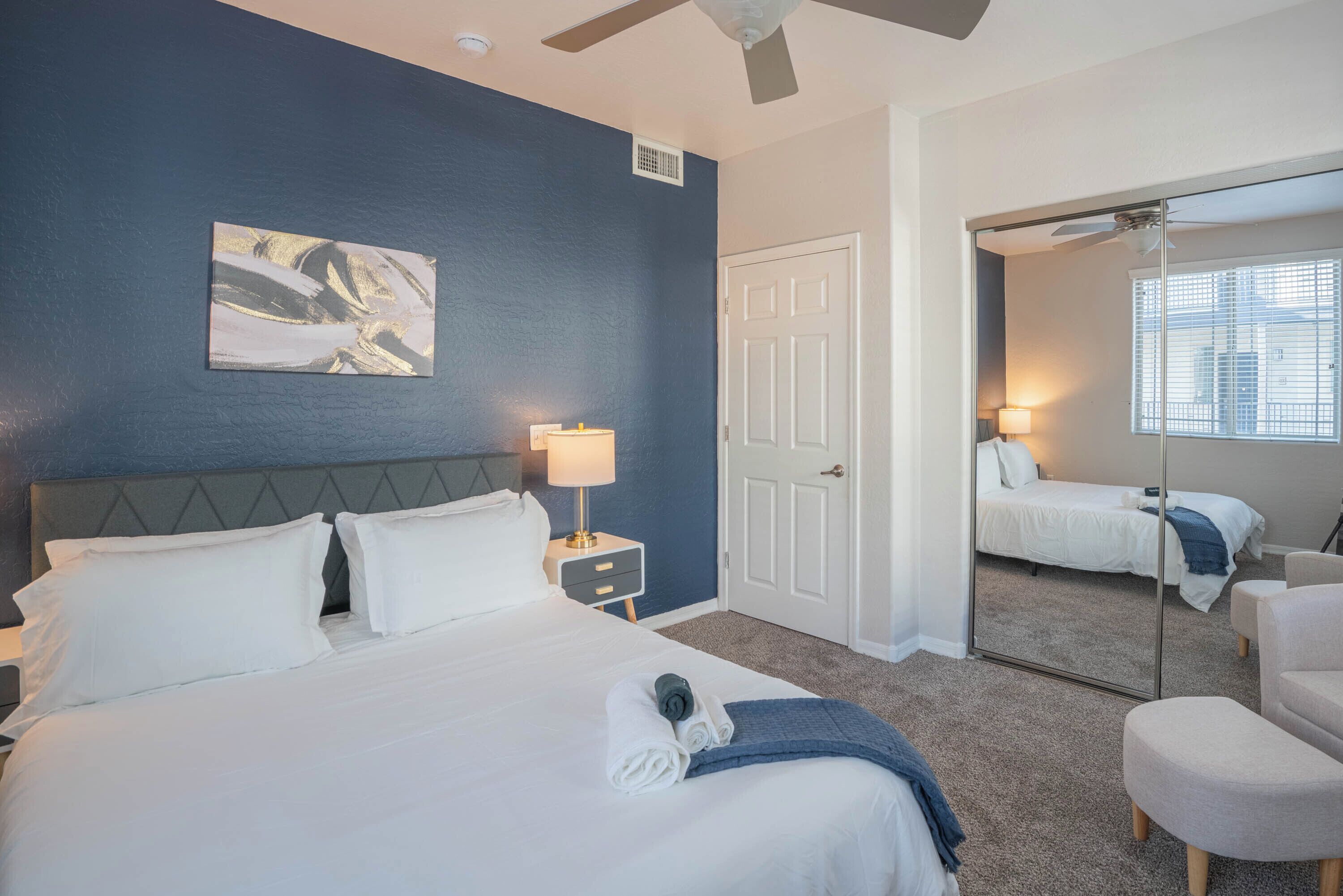 Apartamento Elite, 3 quartos, não fumadores, frigorífico e micro-ondas | Secretária, secretária adequada para computadores portáteis 