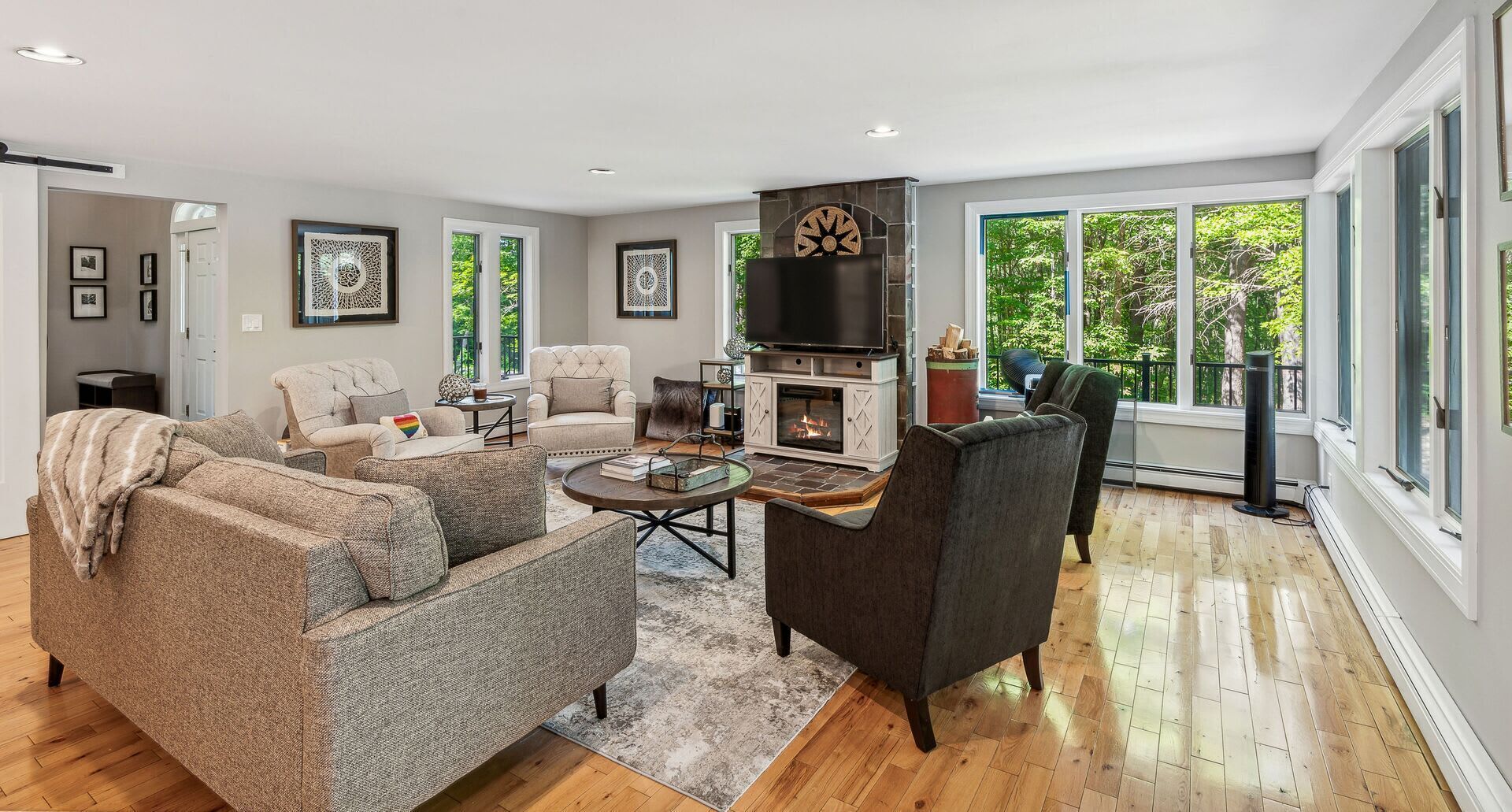 New-renovated, Large Private Deck - Fox Crossing - Woodstock, VT