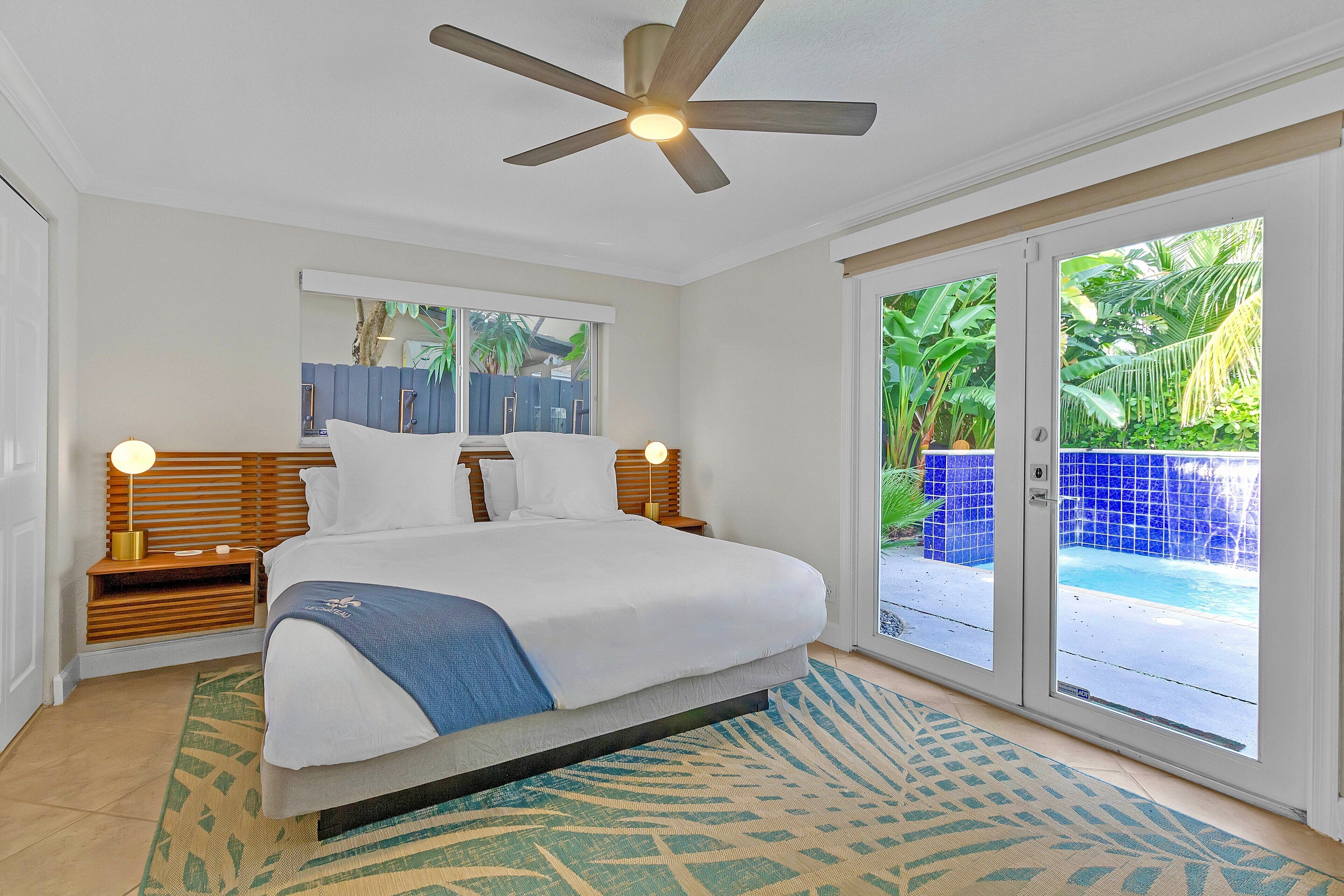 Flirty Flamingo: Colorful Waterfront Escape W/ Pool - Fort Lauderdale