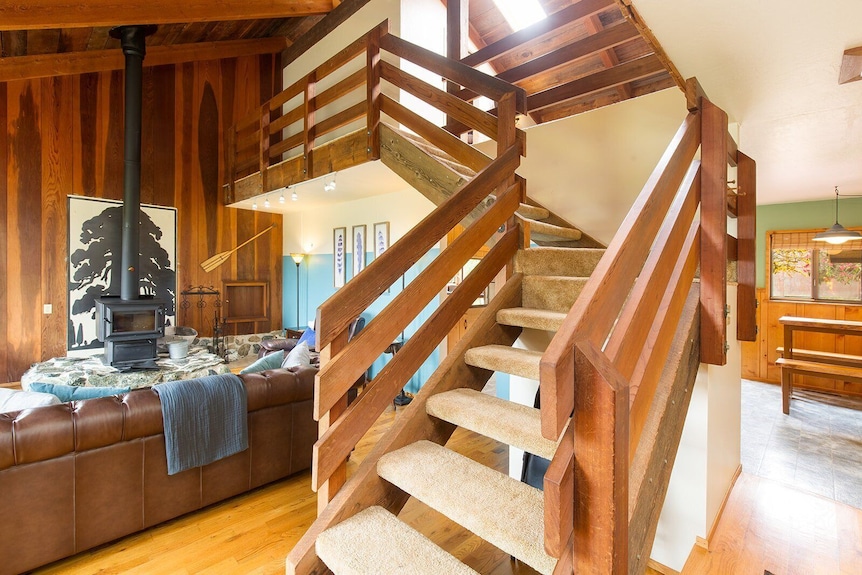 Big Bay Cabin - Humboldt Bay Views, Cozy, Centrally Located - Eureka