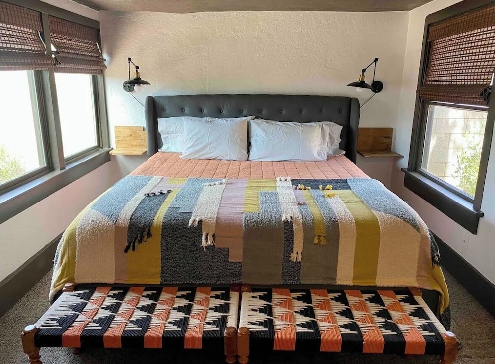 Charming Historic 1915 Bungalow Next To Downtown - Phoenix, AZ