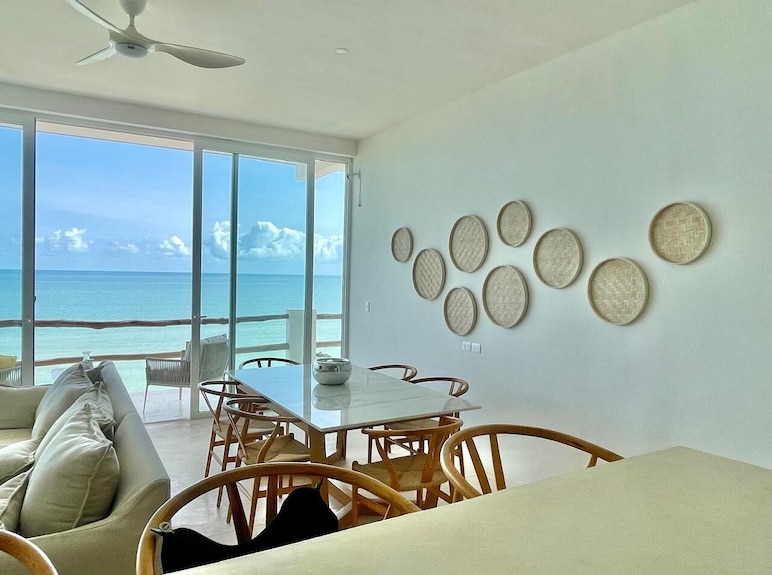 Beautiful Beachfront Apartment - Telchac Puerto