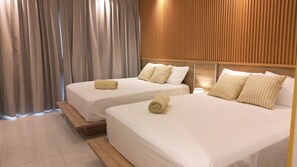 Quarto Quádruplo Superior, vista para o jardim | Camas de colchão Select Comfort, minibar, cofre no quarto, Wi-fi grátis 