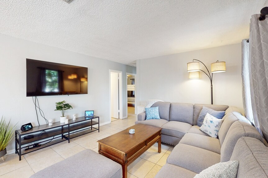 Cozy Home With Enclosed Backyard, Fire Pit, Central Ac, Wifi - 웨스트팜비치